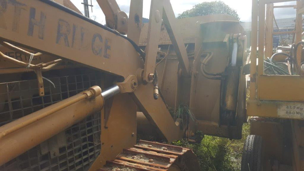 Case 850 with bucket – Lakeland Heavy Machinery